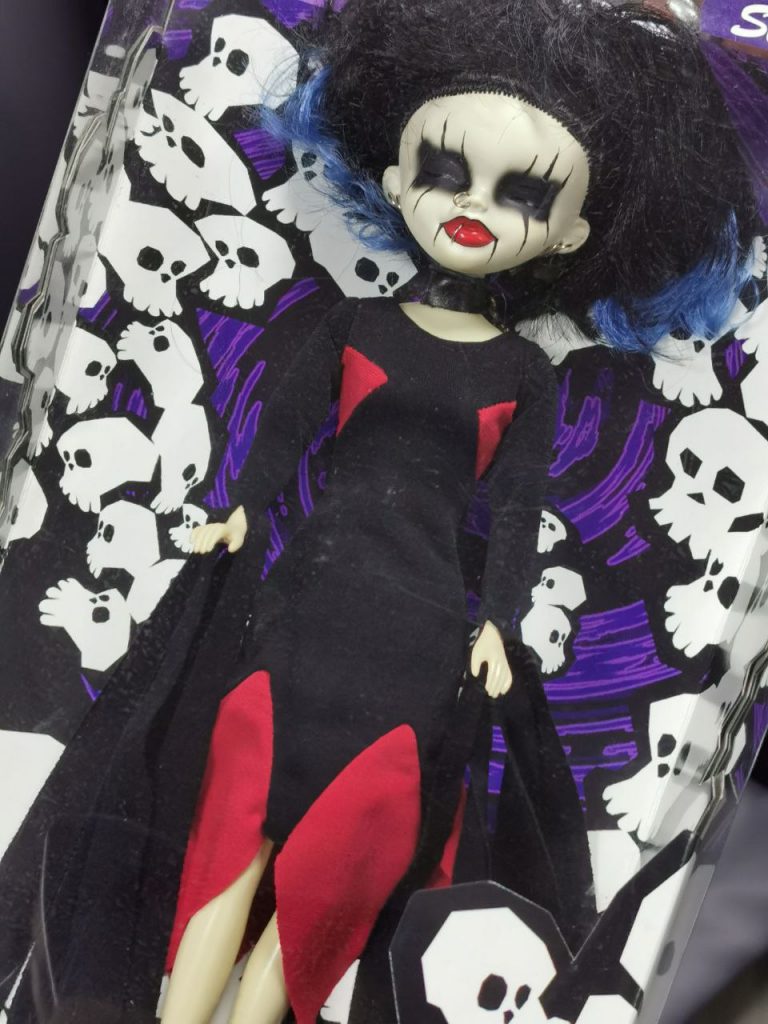 Bleeding Edge Goths Sinstress - Nyctophilia Gothic Shop Hamburg
