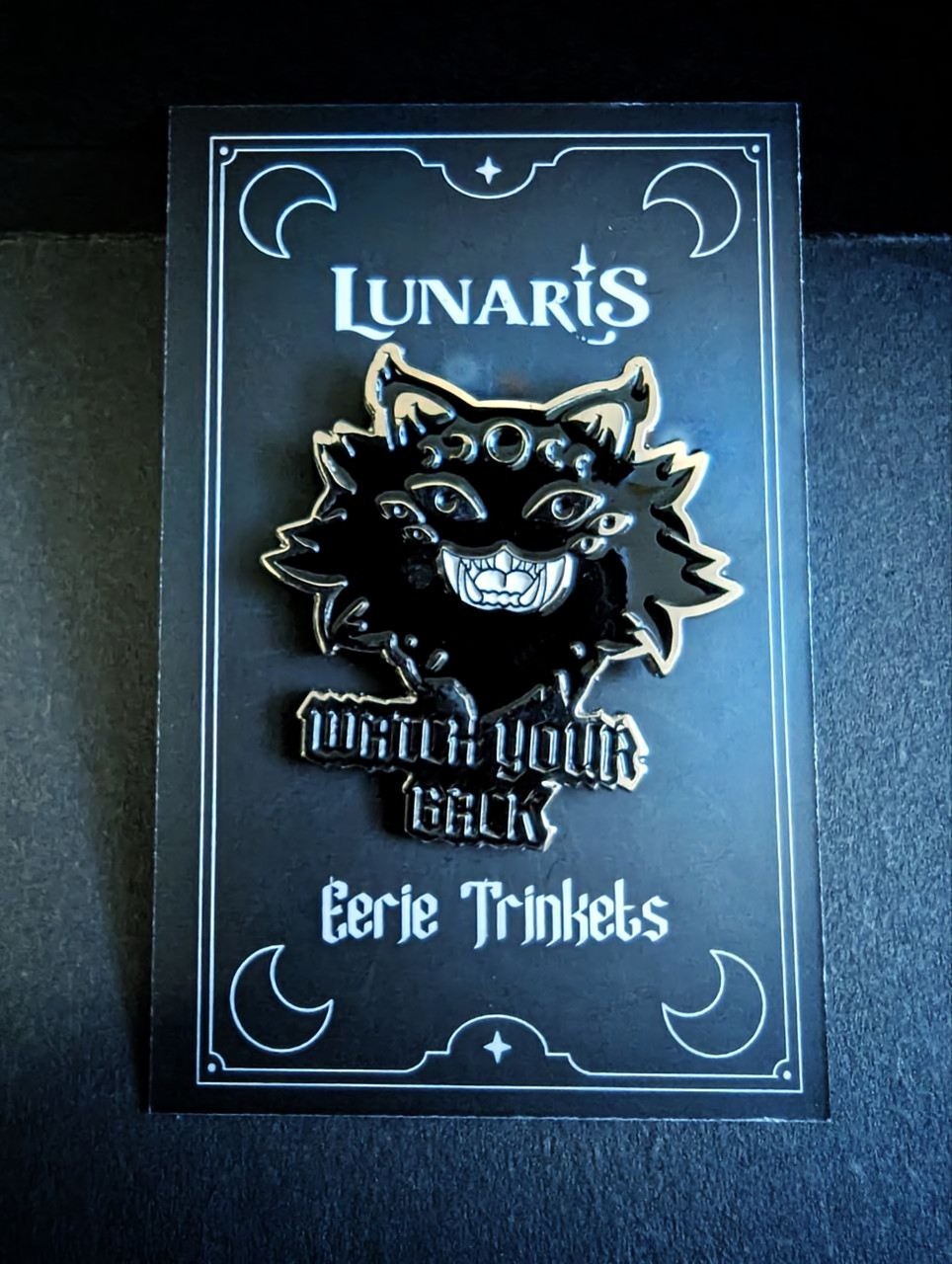 Lunaris Enamel Pin Watch Your Back - Nyctophilia Gothic Shop Hamburg