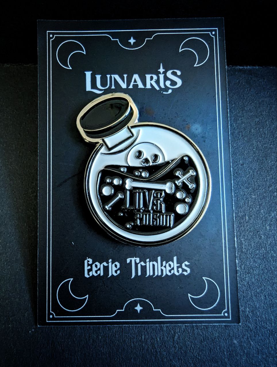 Lunaris Enamel Pin Love Poison - Nyctophilia Gothic Shop Hamburg