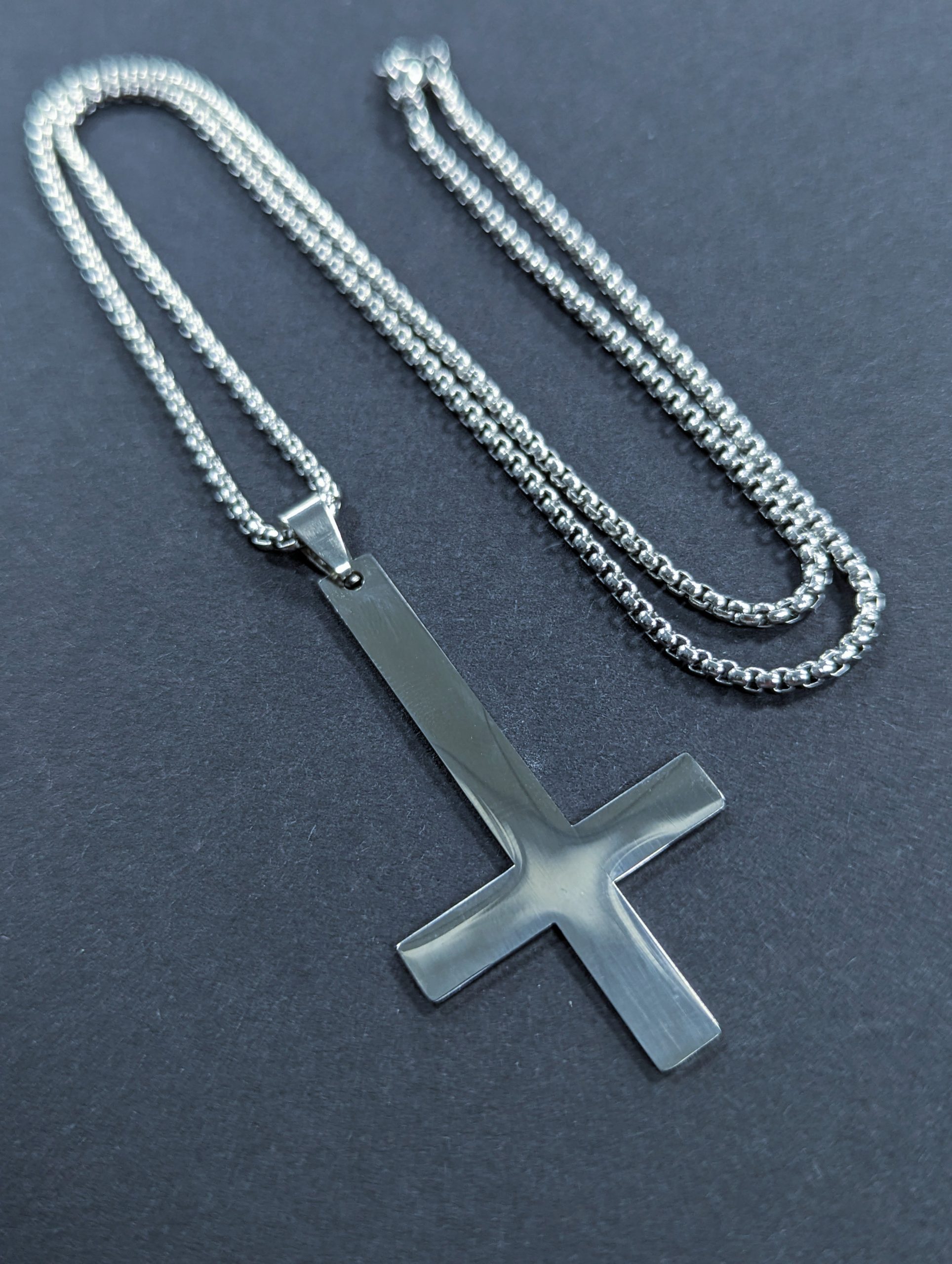 Easure Inverted Cross Necklace - Nyctophilia Gothic Shop Hamburg