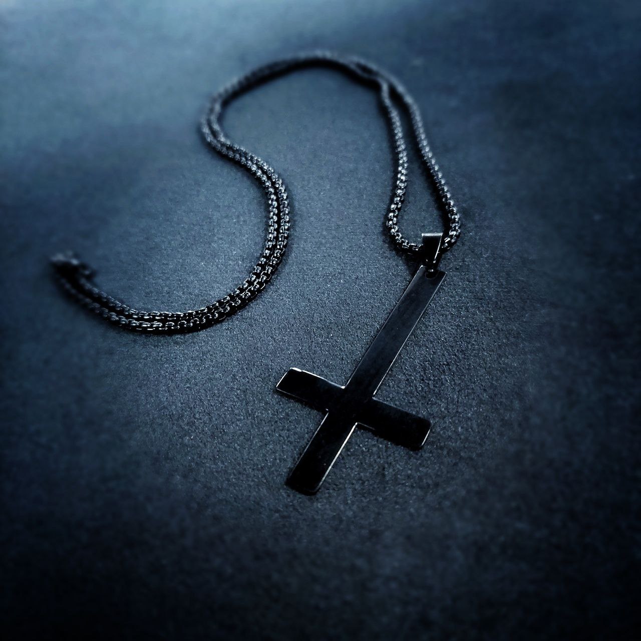 Easure Black Inverted Cross Necklace - Nyctophilia Gothic Shop Hamburg